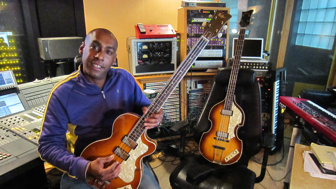 Dale Davis | Höfner Dealer